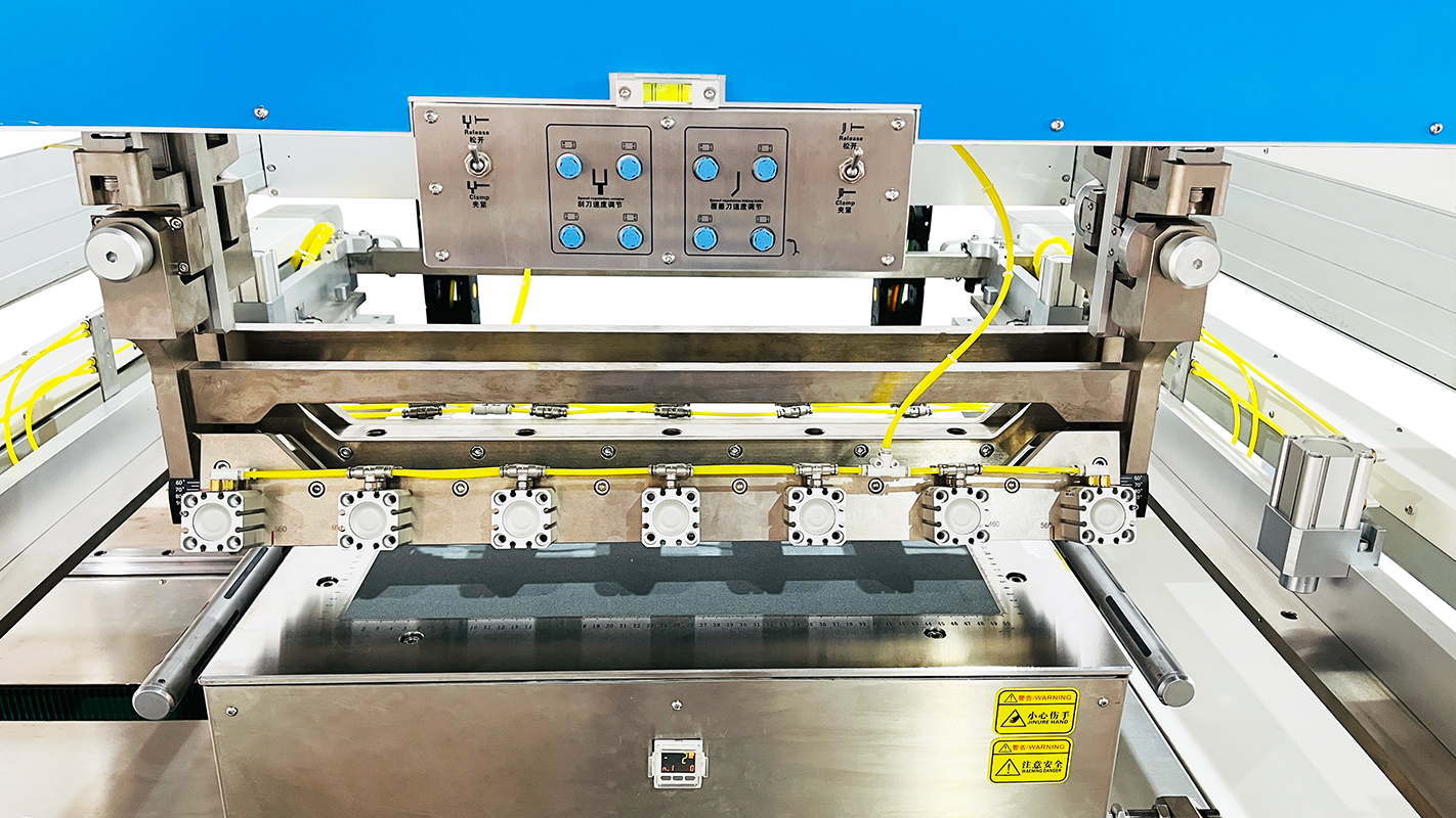 IC-60-CCD大型高刚性高精密厚膜丝网印刷机